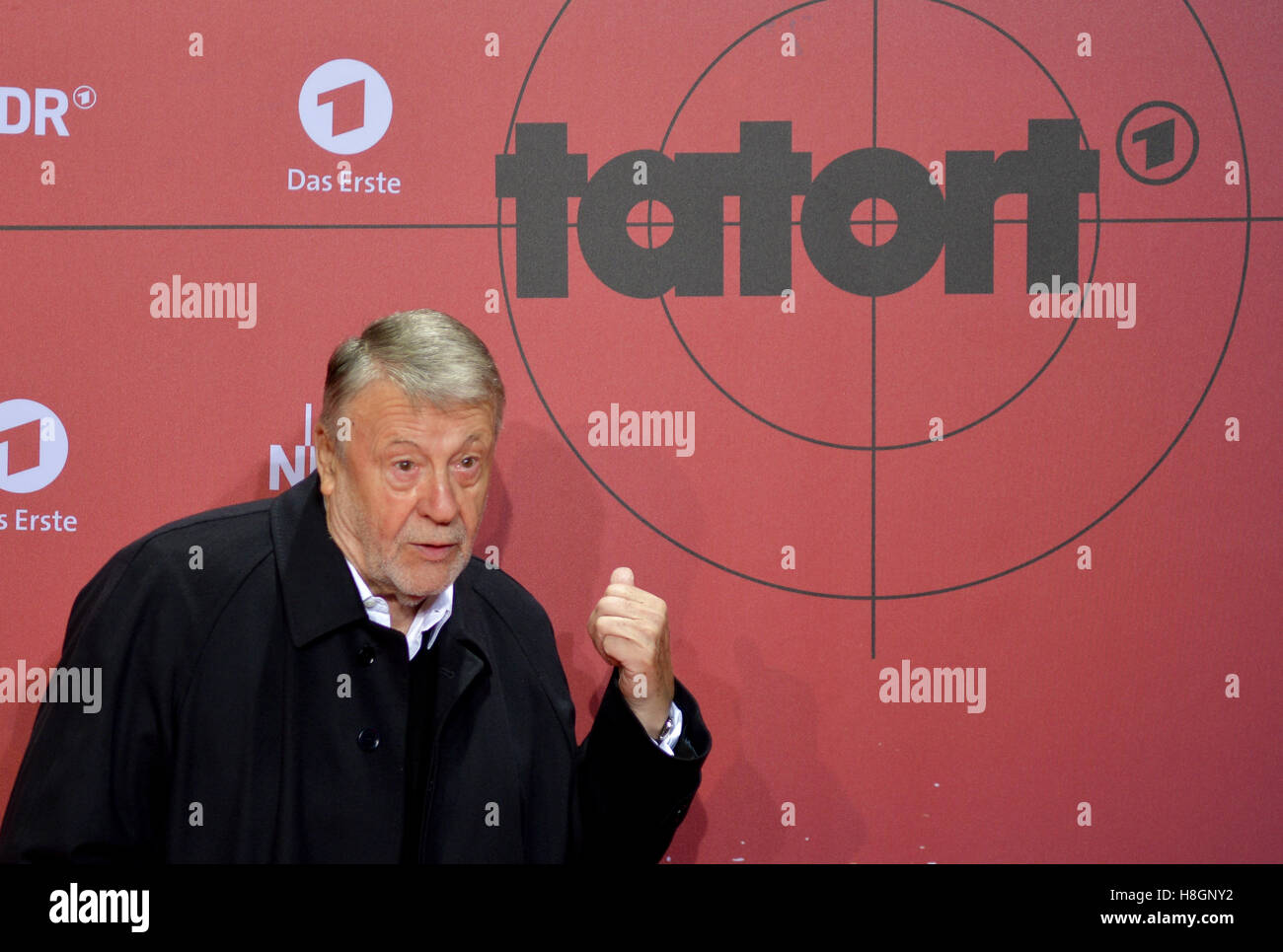 Hamburg, Germany. 11th Nov, 2016. German actor Guenter Lamprecht poses ...