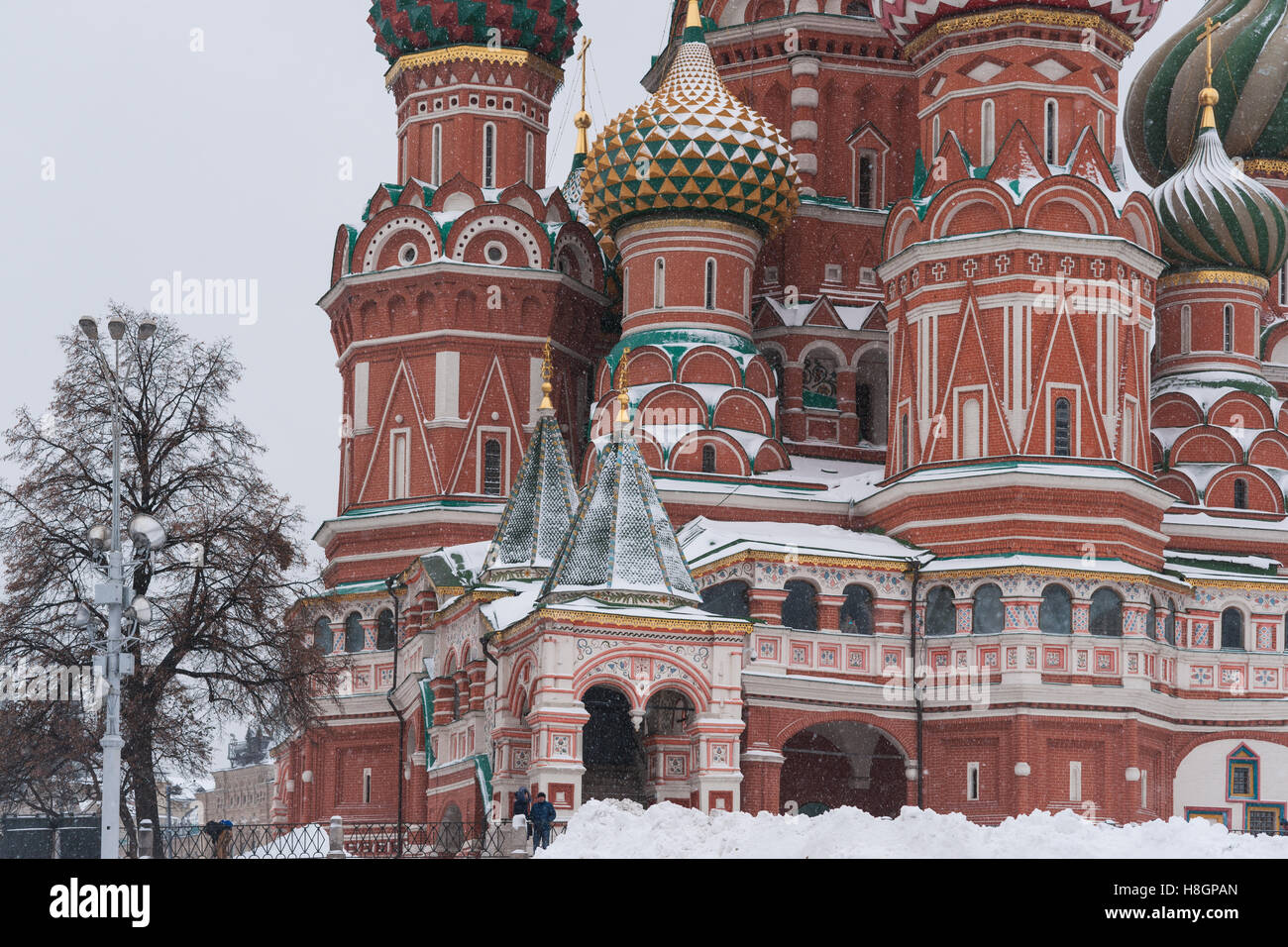 Moscow, Russia. Saturday, November 12, 2016. Early winter in Moscow. No ...