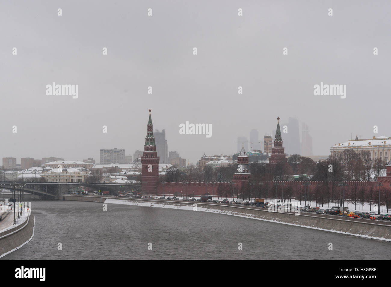 Moscow, Russia. Saturday, November 12, 2016. Early winter in Moscow. No ...