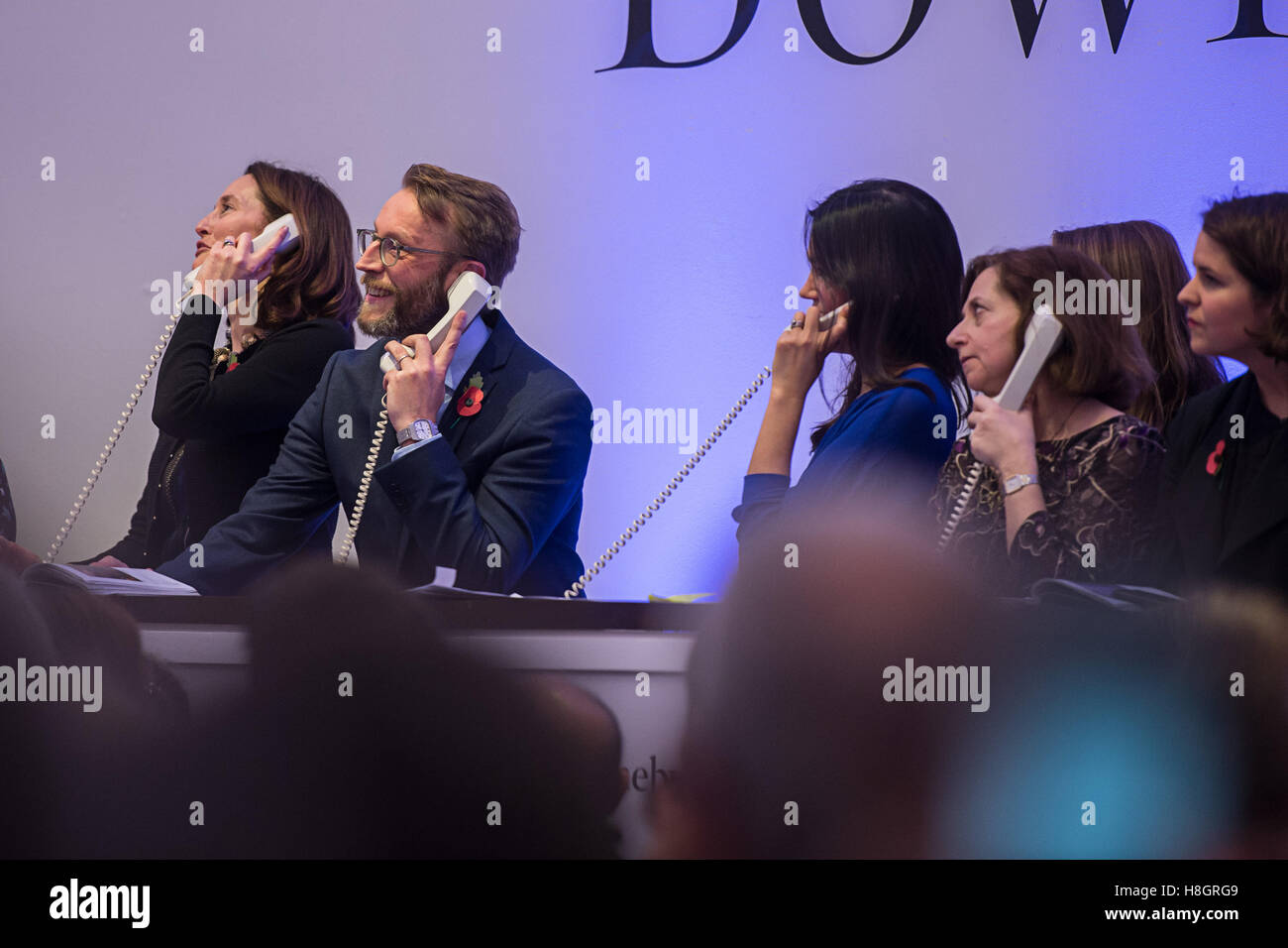 London, Great Britain. 10th Nov, 2016. A Sotheby's employee (2.f.L ...