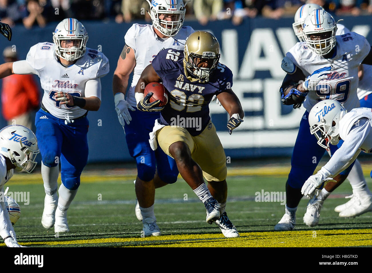 Annapolis, Maryland, USA. 12th Nov, 2016. Naval Academy full back MILES ...