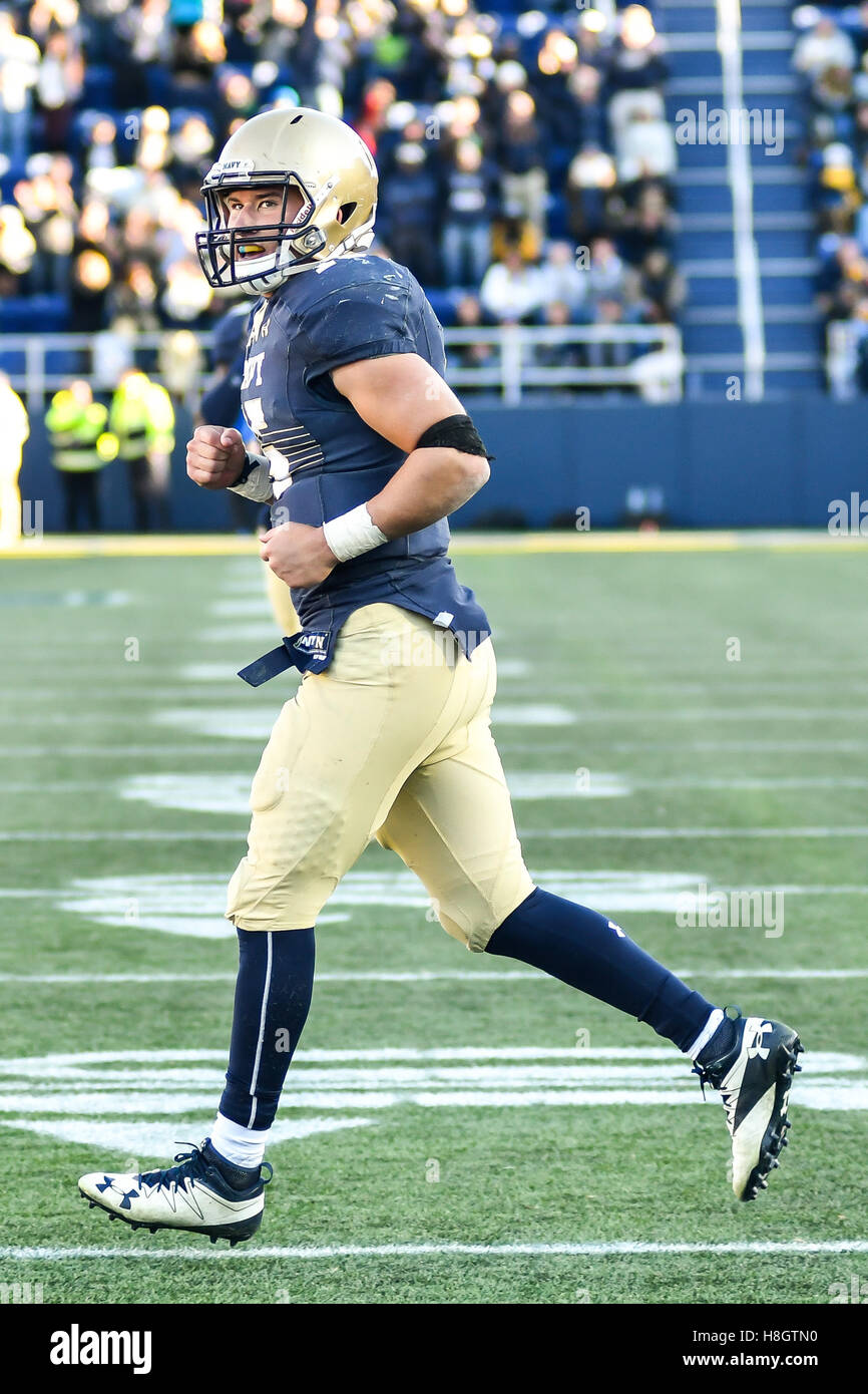 Annapolis, Maryland, USA. 12th Nov, 2016. Naval Academy quarterback ...