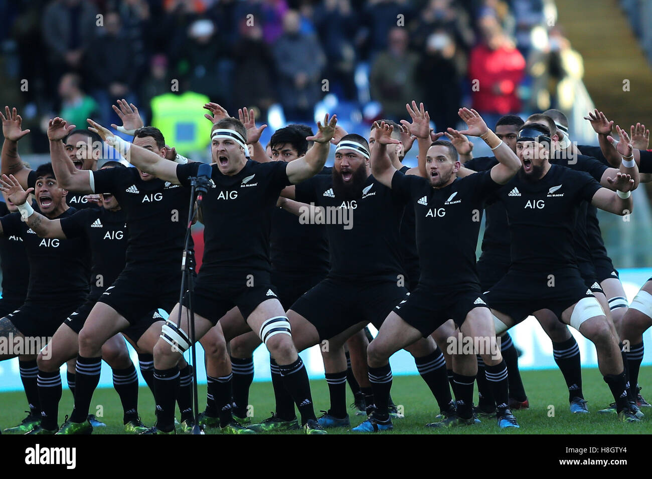 All blacks rugby dance hi-res stock photography and images - Alamy