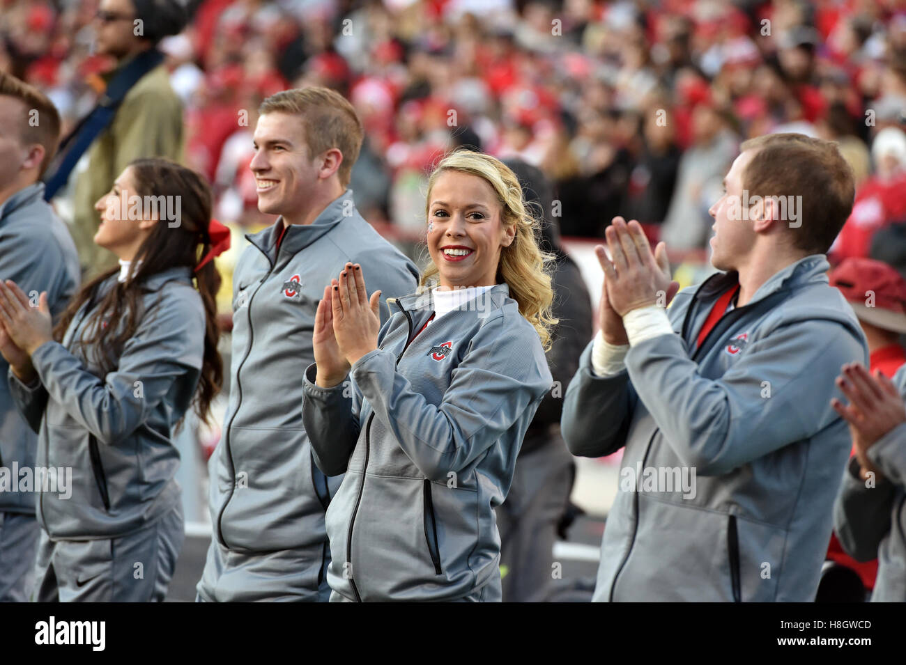 Ohio state buckeyes cheerleaders hi-res stock photography and images ...
