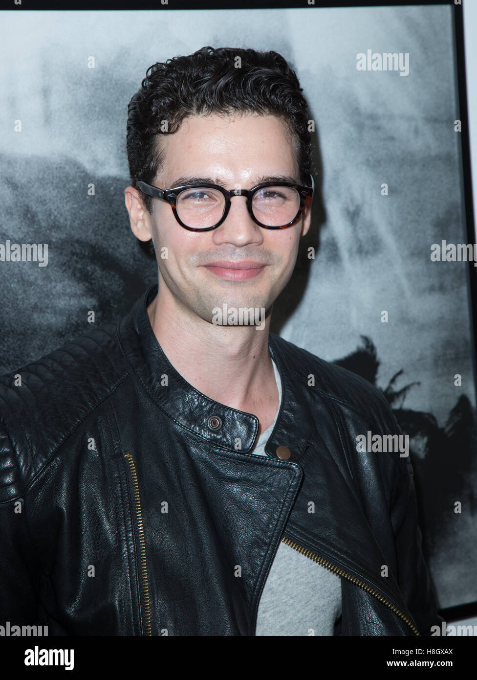 Los Angeles, California, USA. 12th Nov, 2016. Actor Steven Strait ...