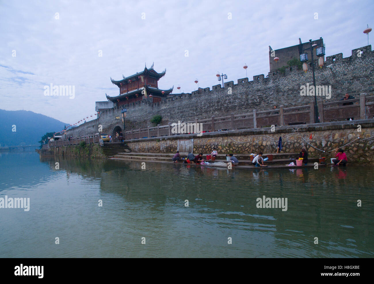 Changting, China's Fujian Province. 13th Nov, 2016. Residents wash ...