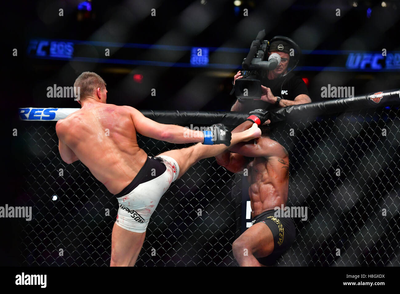 New York, NY, USA. 12, NOV, 2016. Tyron "The Chosen One" Woodley and ...