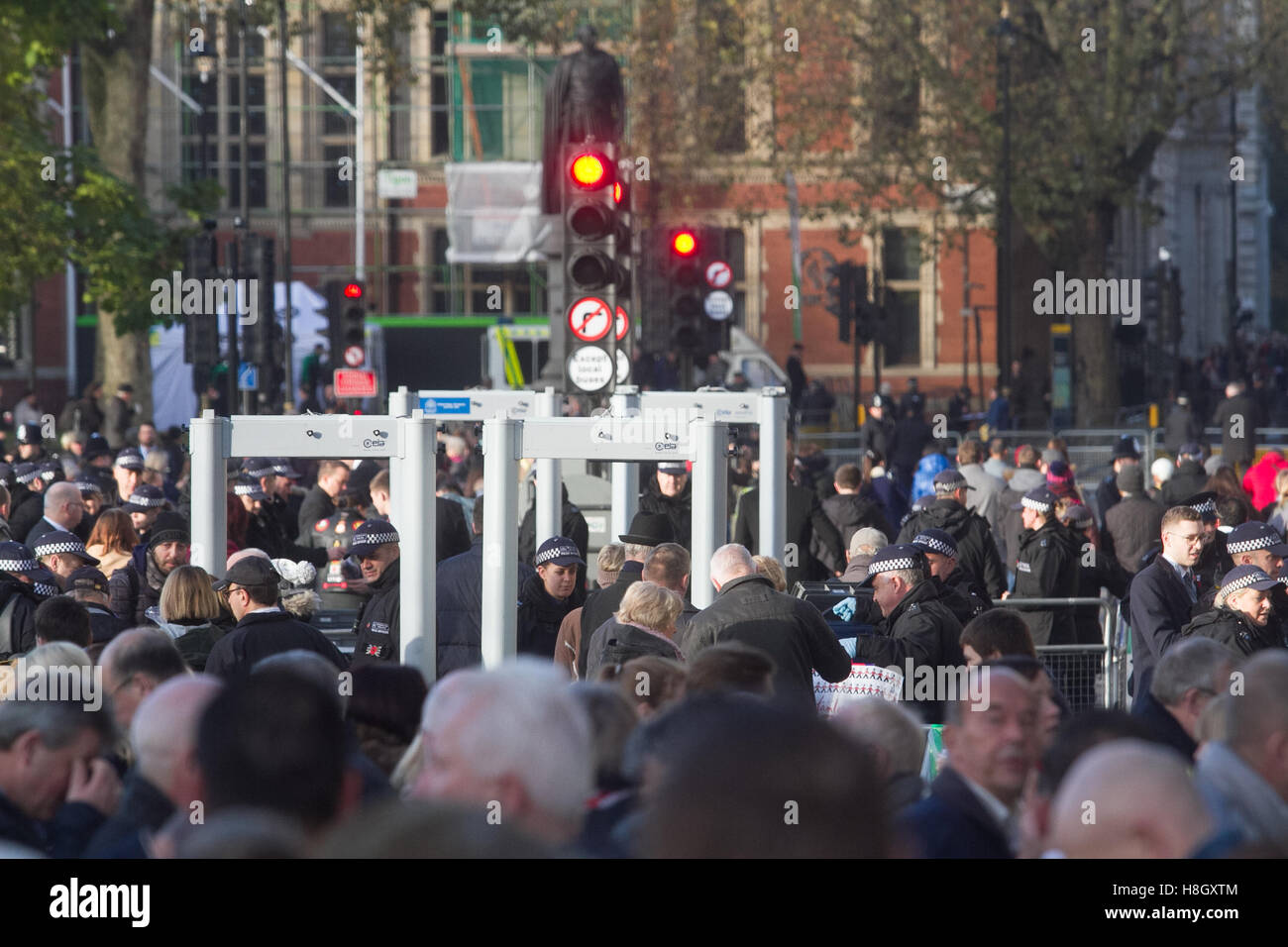 London UK.13th November 2016. Heavy police security as thousands of ...