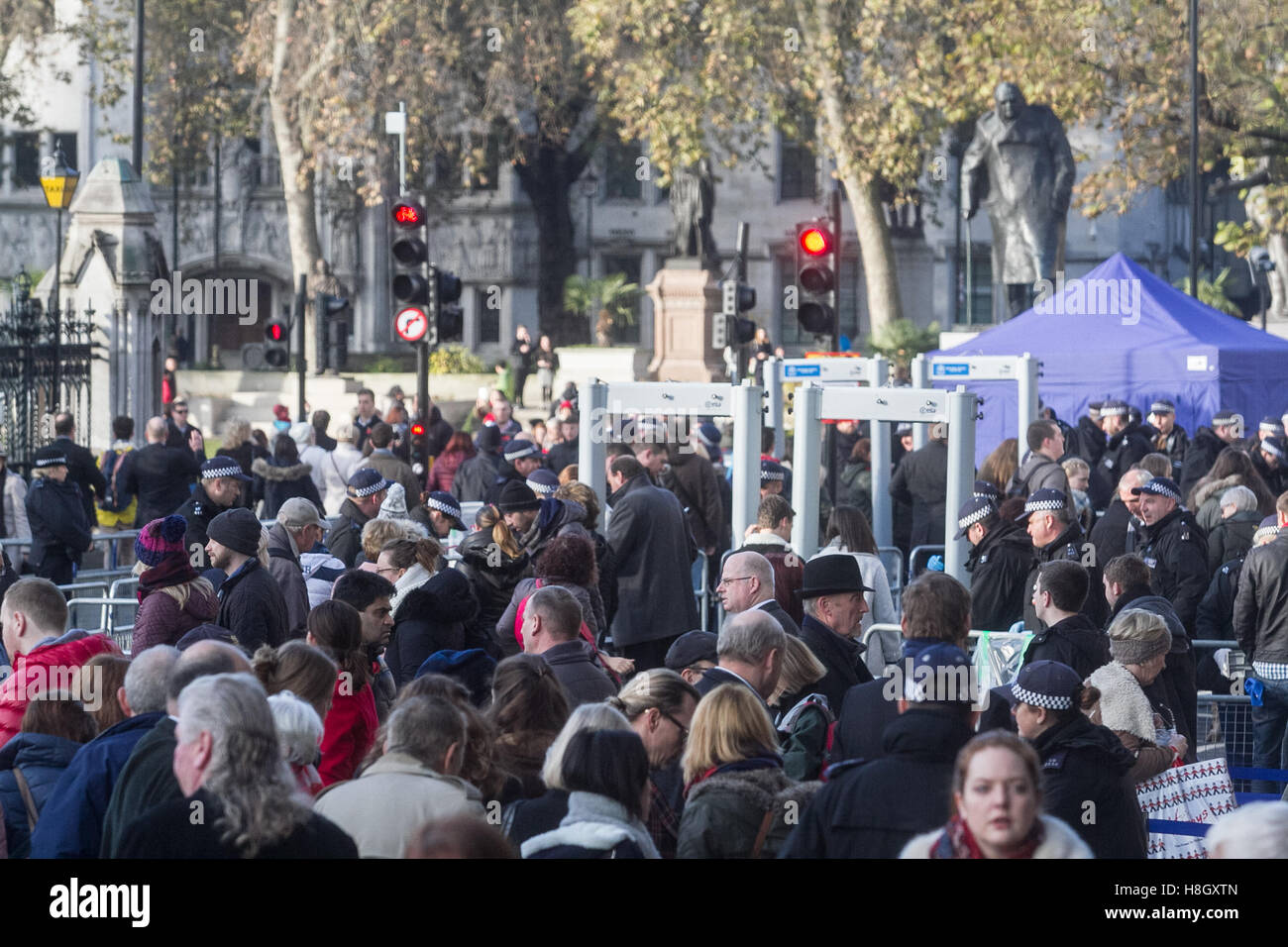 London UK.13th November 2016. Heavy police security as thousands of ...