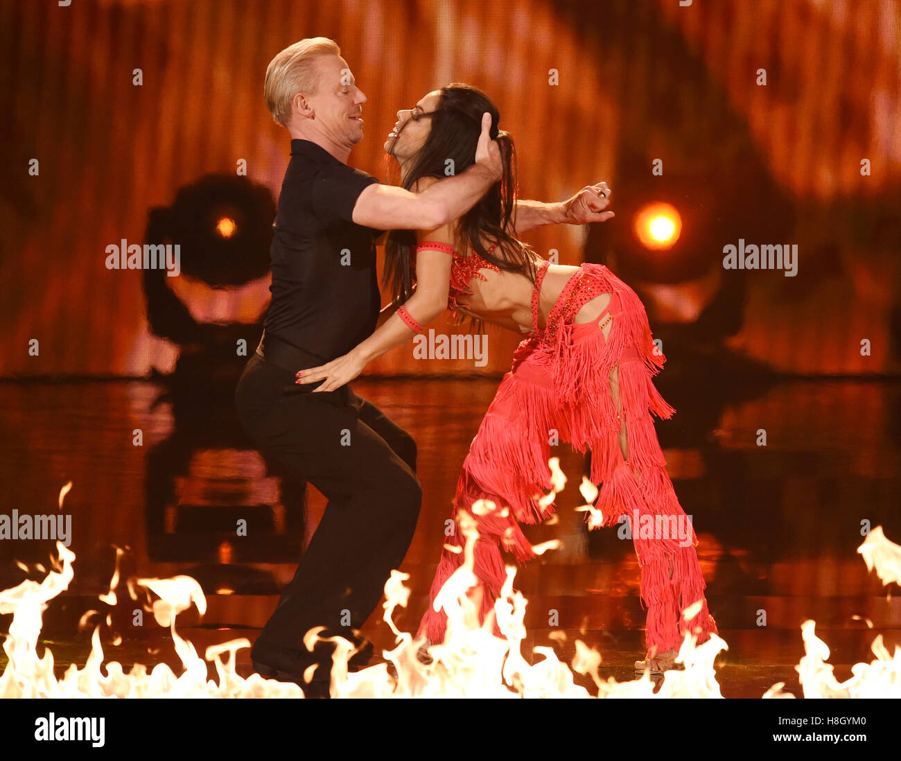 Munich, Germany. 12th Nov, 2016. The singer Fernanda Brandao and a ...