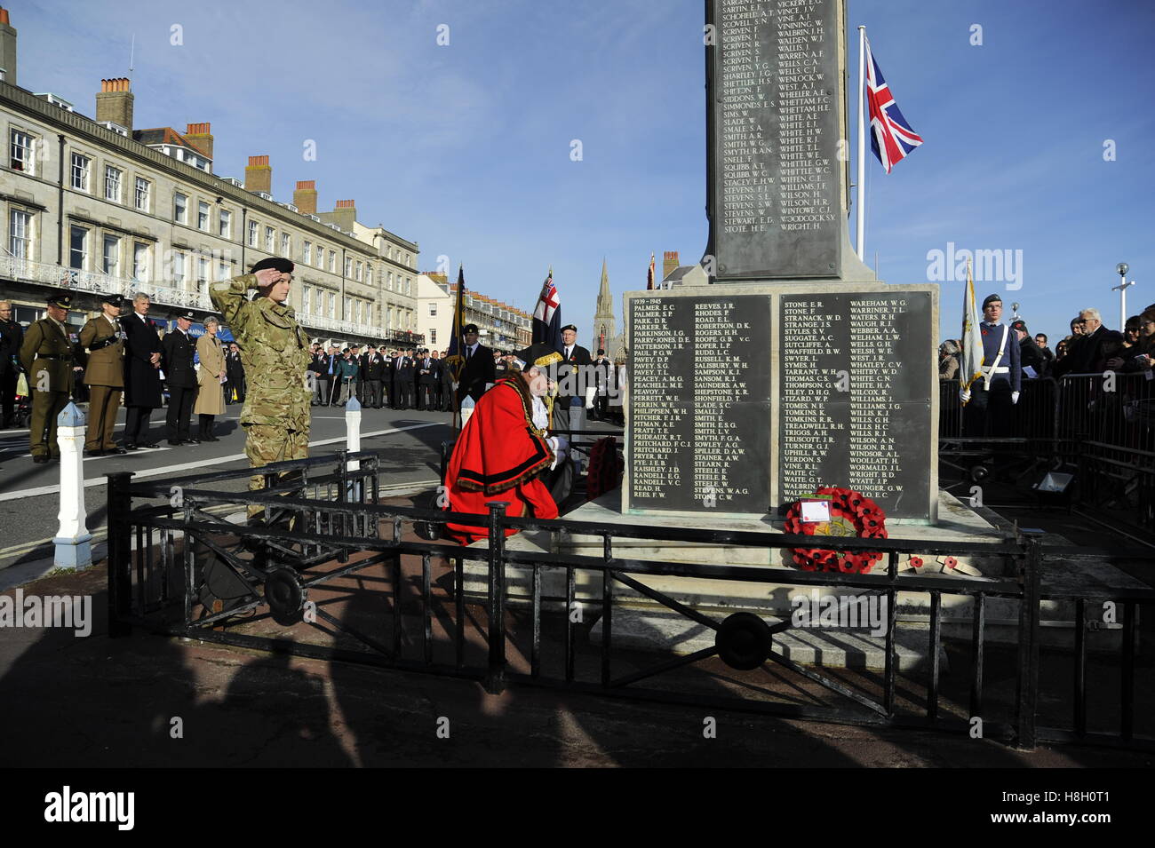 Weymouth, Dorset, UK. 13th November 2016. Mayor Richard Kosior lays a ...