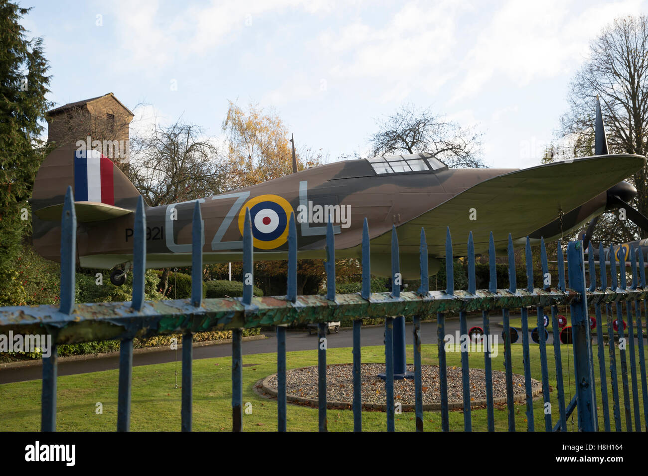 Spitfire gate guardian outside raf hi-res stock photography and images ...