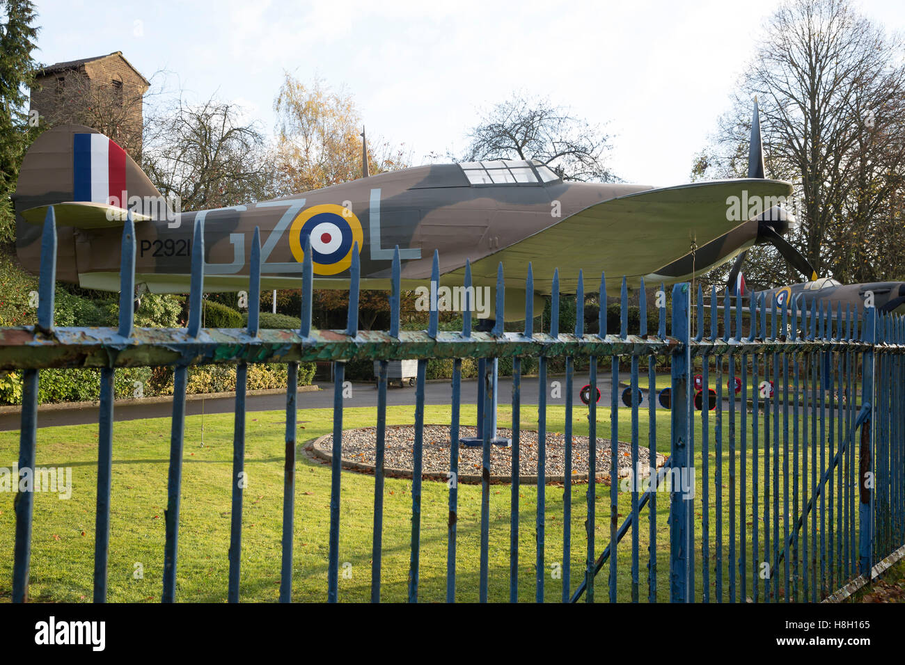 Gate guardian spitfire hi-res stock photography and images - Alamy