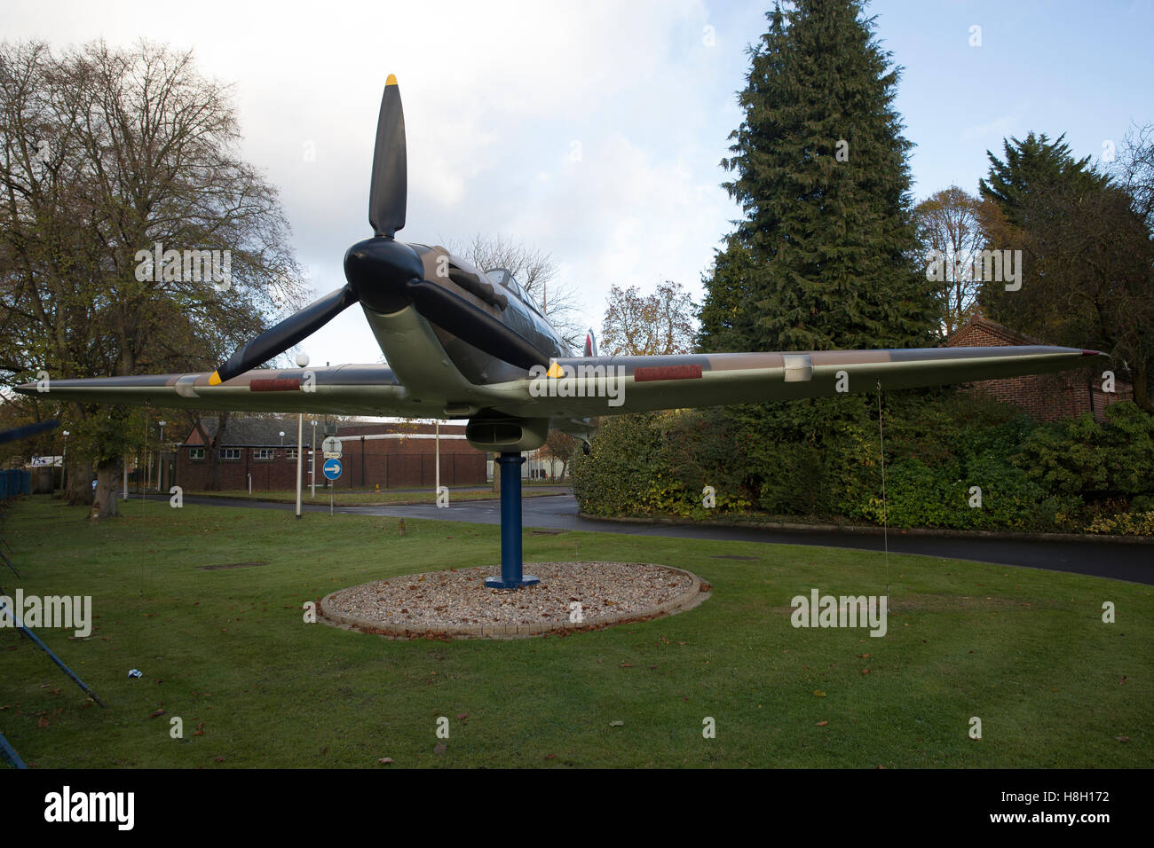 Gate guardian spitfire hi-res stock photography and images - Alamy