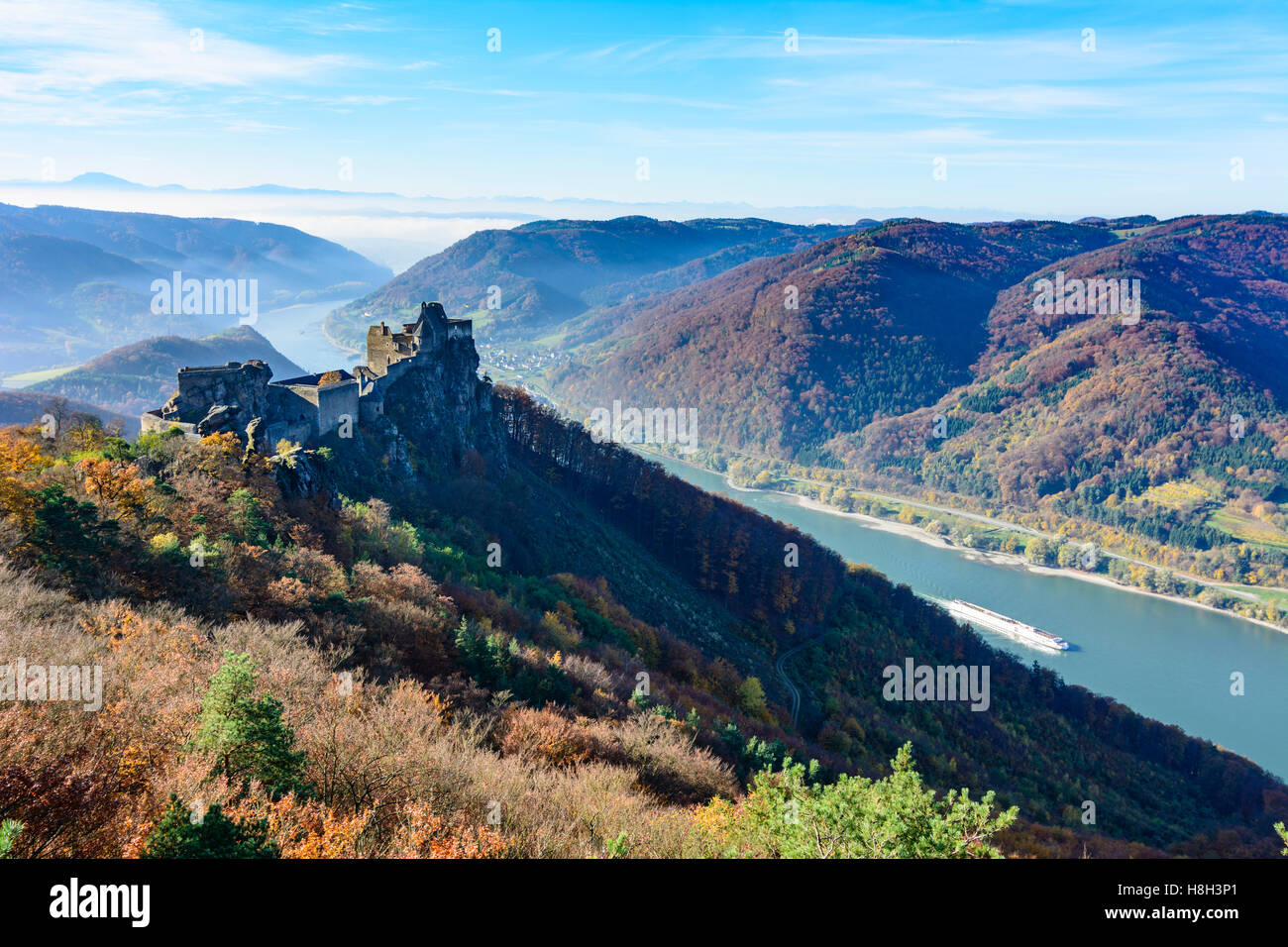 Schönbühel-Aggsbach: Aggstein Castle, river Danube, Wachau ...