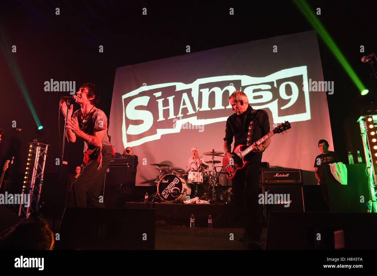 Jimmy pursey hi-res stock photography and images - Alamy