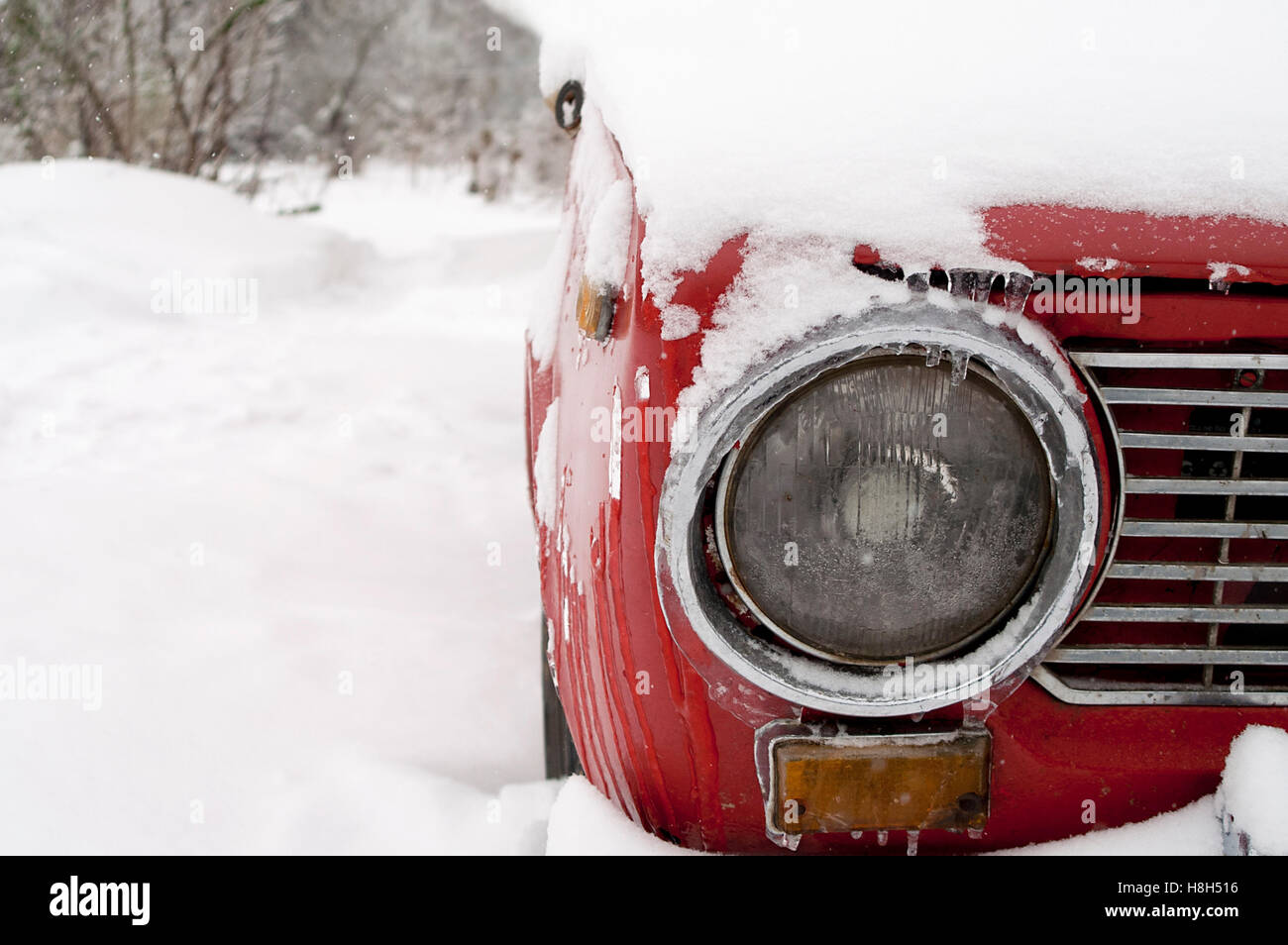 Deep red car hi-res stock photography and images - Alamy