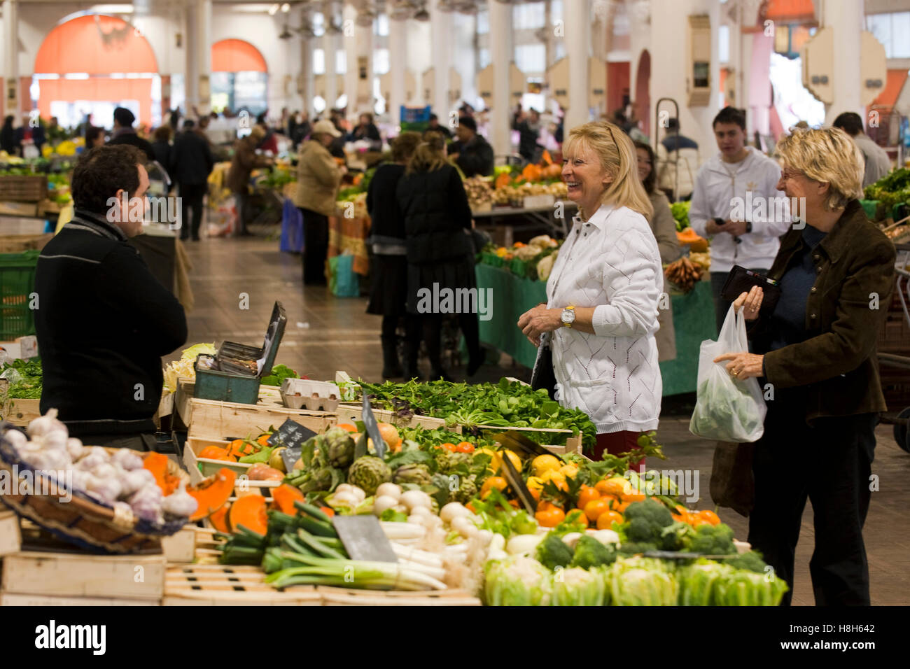 Frankreich, Cote d Azur, Cannes, Marche Forville, der Wochenmarkt in ...