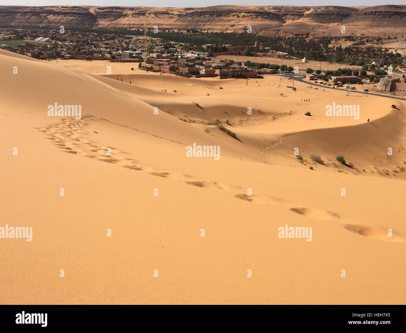 Unlimited empty desert panorama of North Africa Bechar Algeria, sandy ...