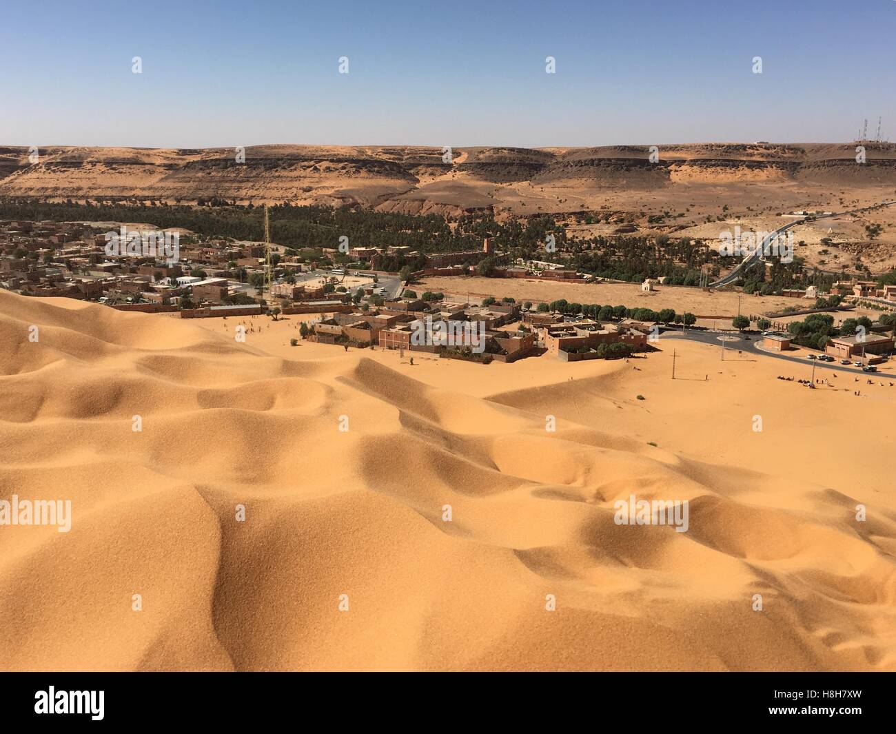 Unlimited empty desert panorama of North Africa Bechar Algeria, sandy ...