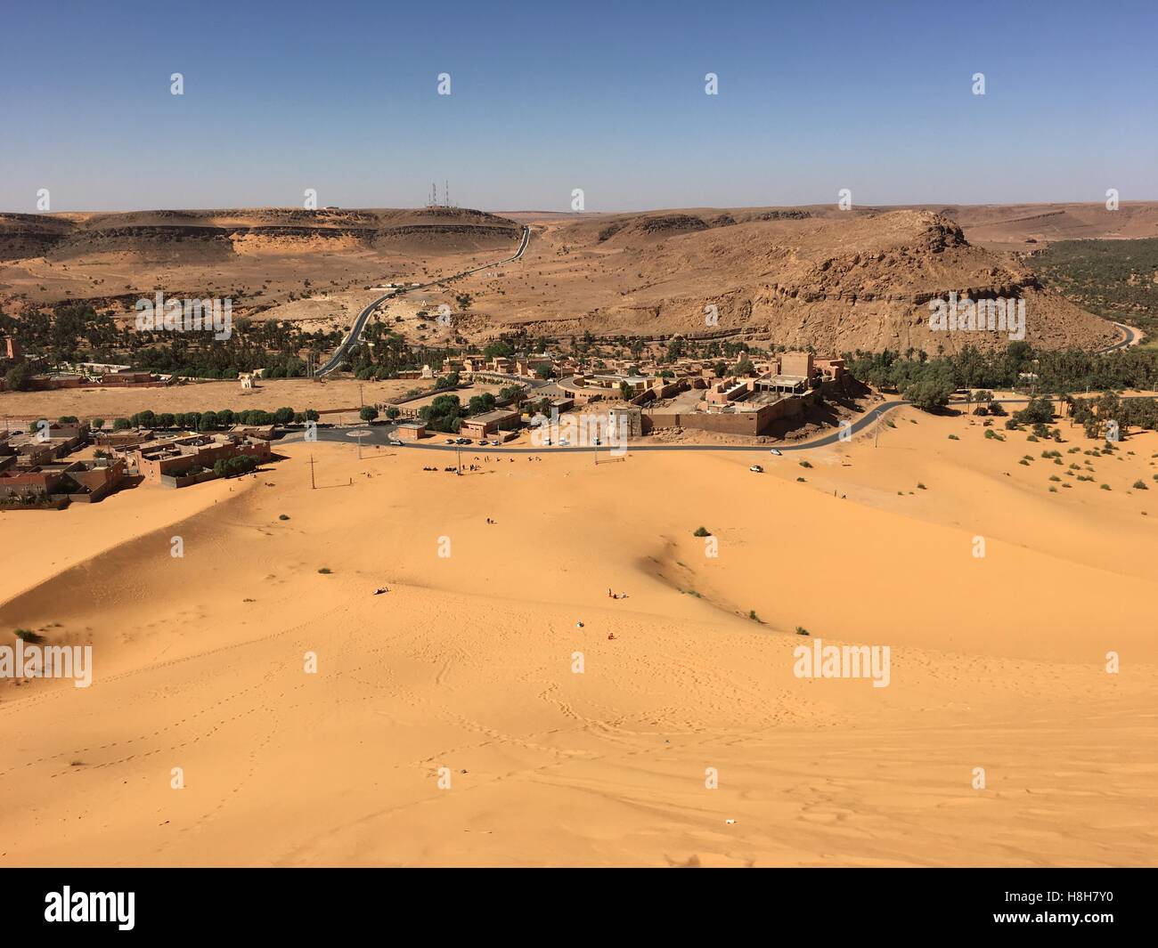 Unlimited empty desert panorama of North Africa Bechar Algeria, sandy ...