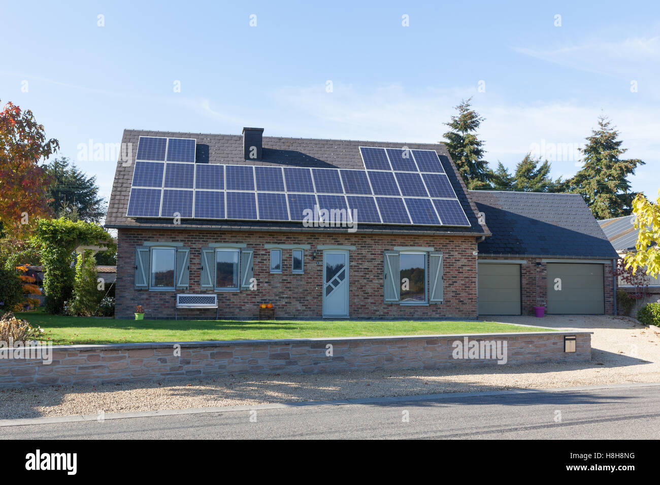 Modern house with solar panels for alternative energy Stock Photo - Alamy