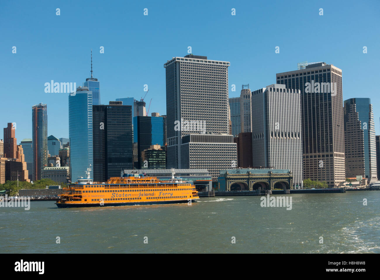 Pier 11 ferry hi-res stock photography and images - Alamy