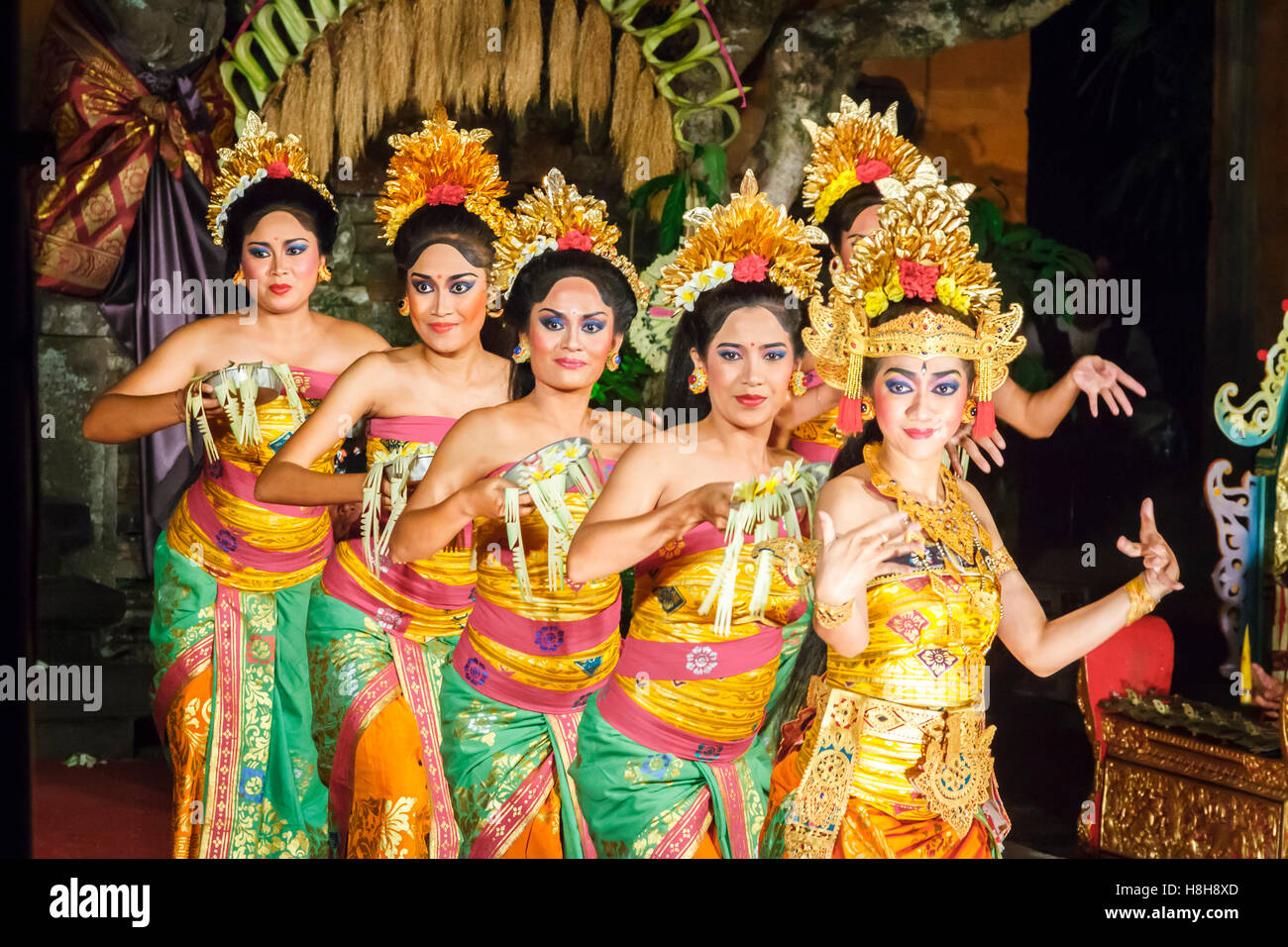 Ramayana characters hi-res stock photography and images - Alamy