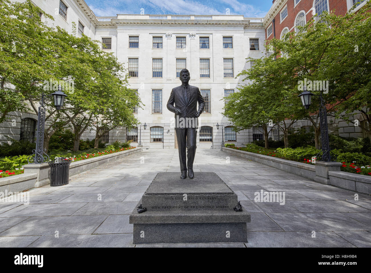 John f kennedy statue hi-res stock photography and images - Alamy