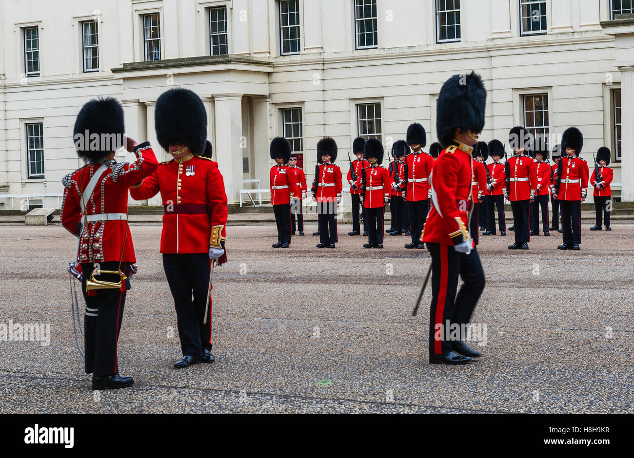 Changing of guards ceremony at Whitehall Stock Photo - Alamy