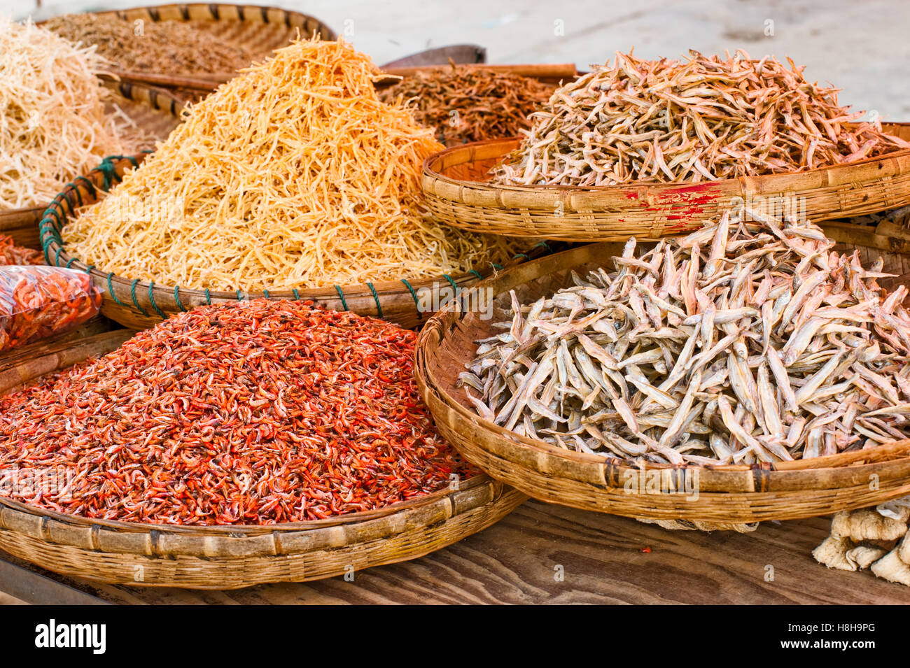 China fish market hi-res stock photography and images - Alamy