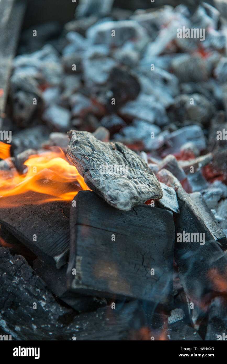 Glowing coal fire hi-res stock photography and images - Alamy