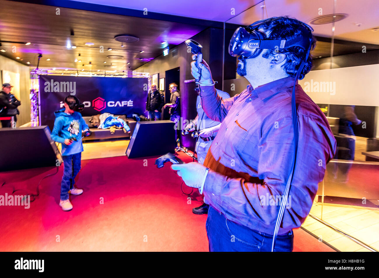 Cafe reality hi-res stock photography and images - Alamy