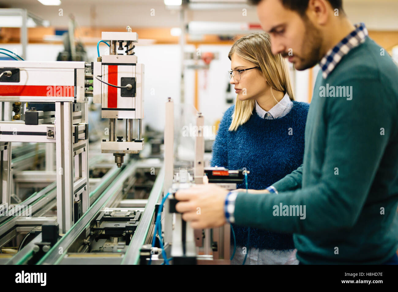 Students working on engineering class project Stock Photo - Alamy