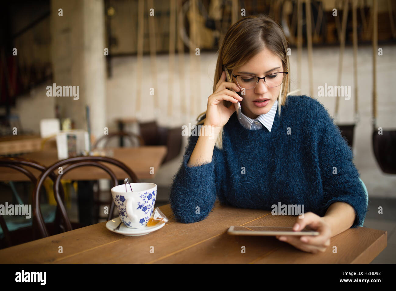 Computer multitasking hi-res stock photography and images - Alamy