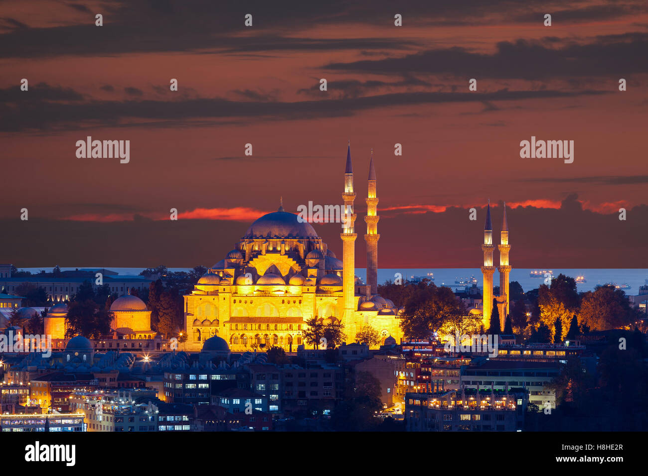 Istanbul center hi-res stock photography and images - Alamy
