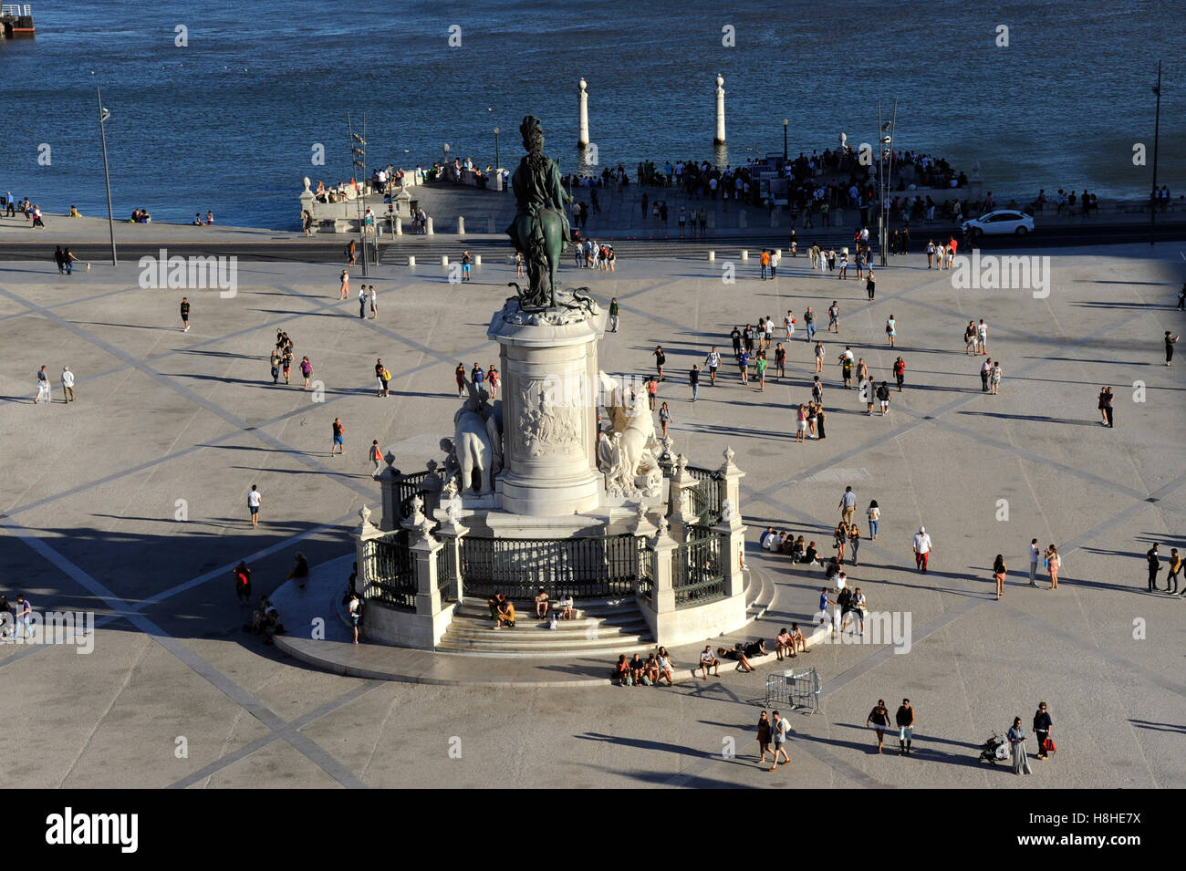 Praca do Comercio, Square of Commerce, Equestrian statue of King Jose I ...