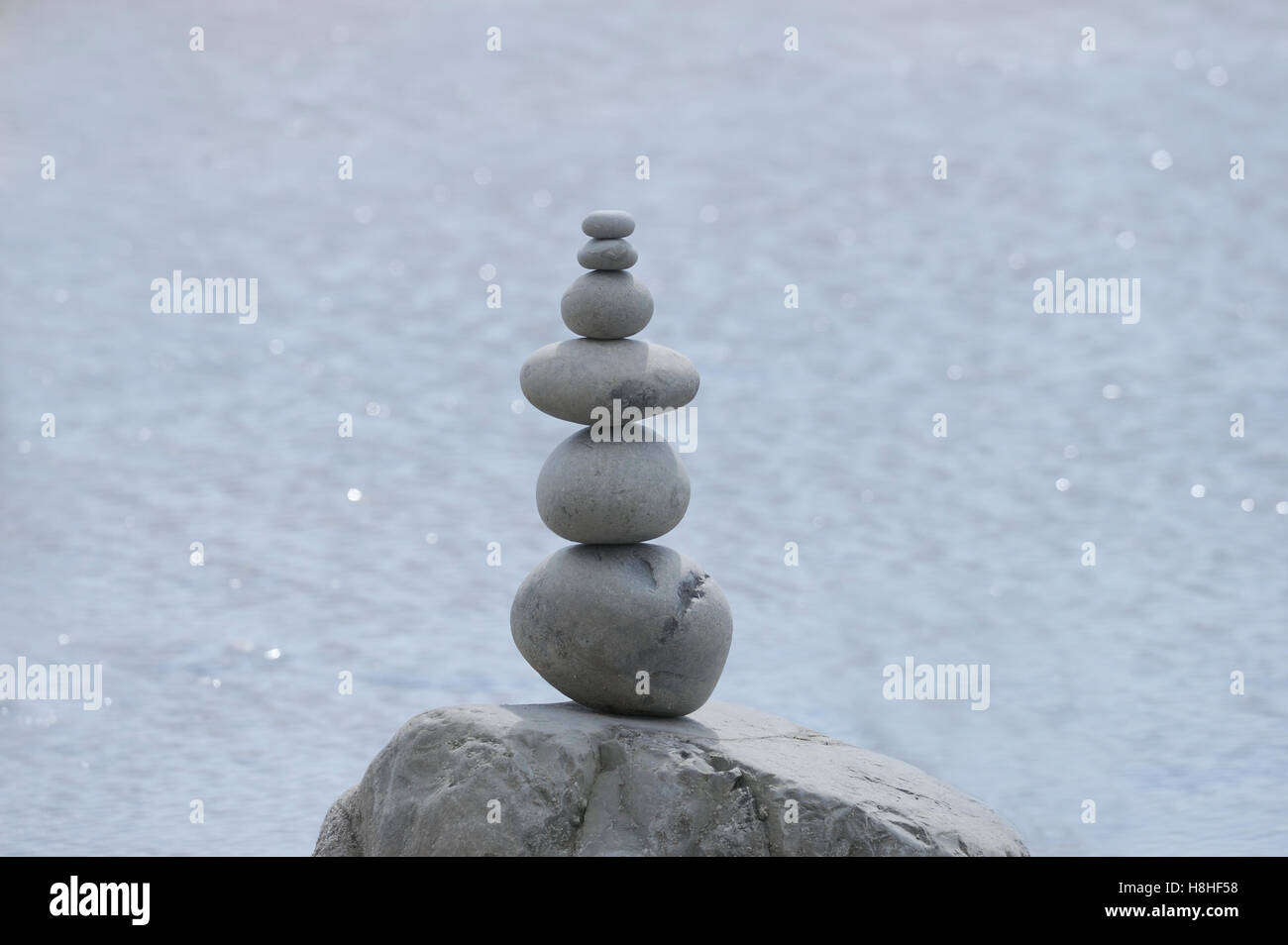 Balancing boulders hi-res stock photography and images - Alamy