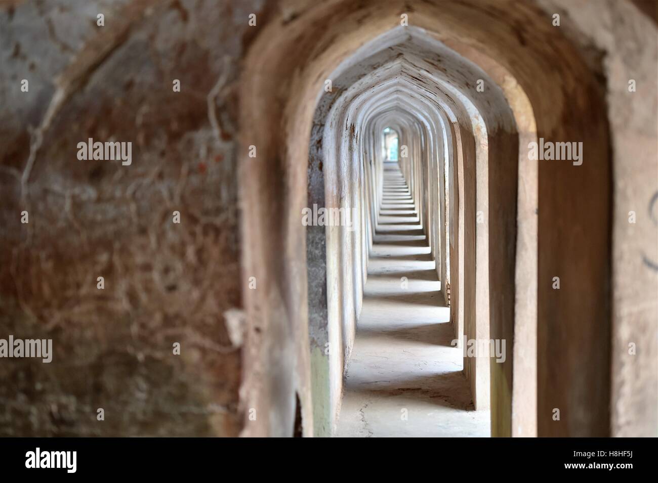 Labyrinth building hi-res stock photography and images - Alamy