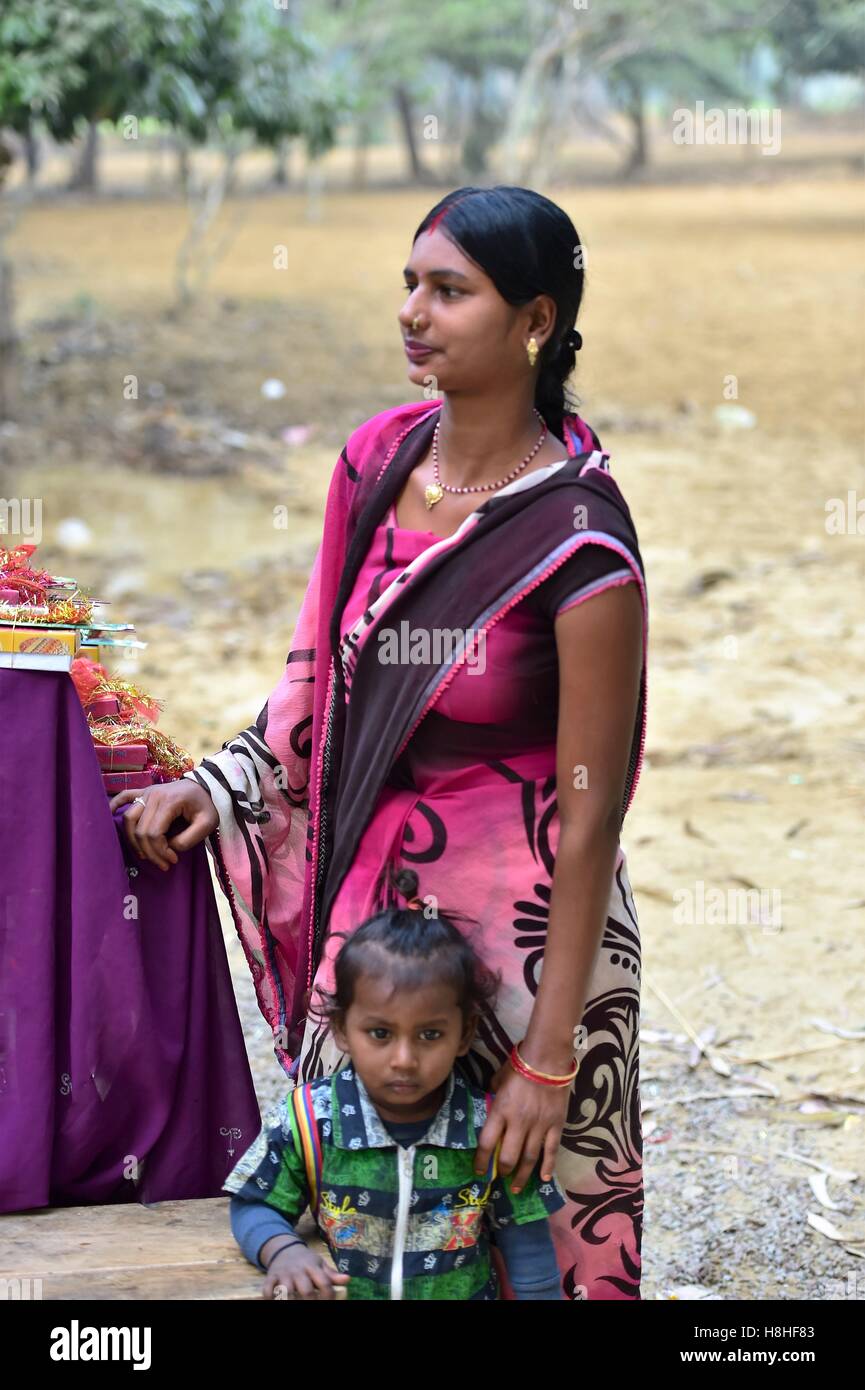 A mixture of industrious people on the streets of Lucknow, India Stock ...