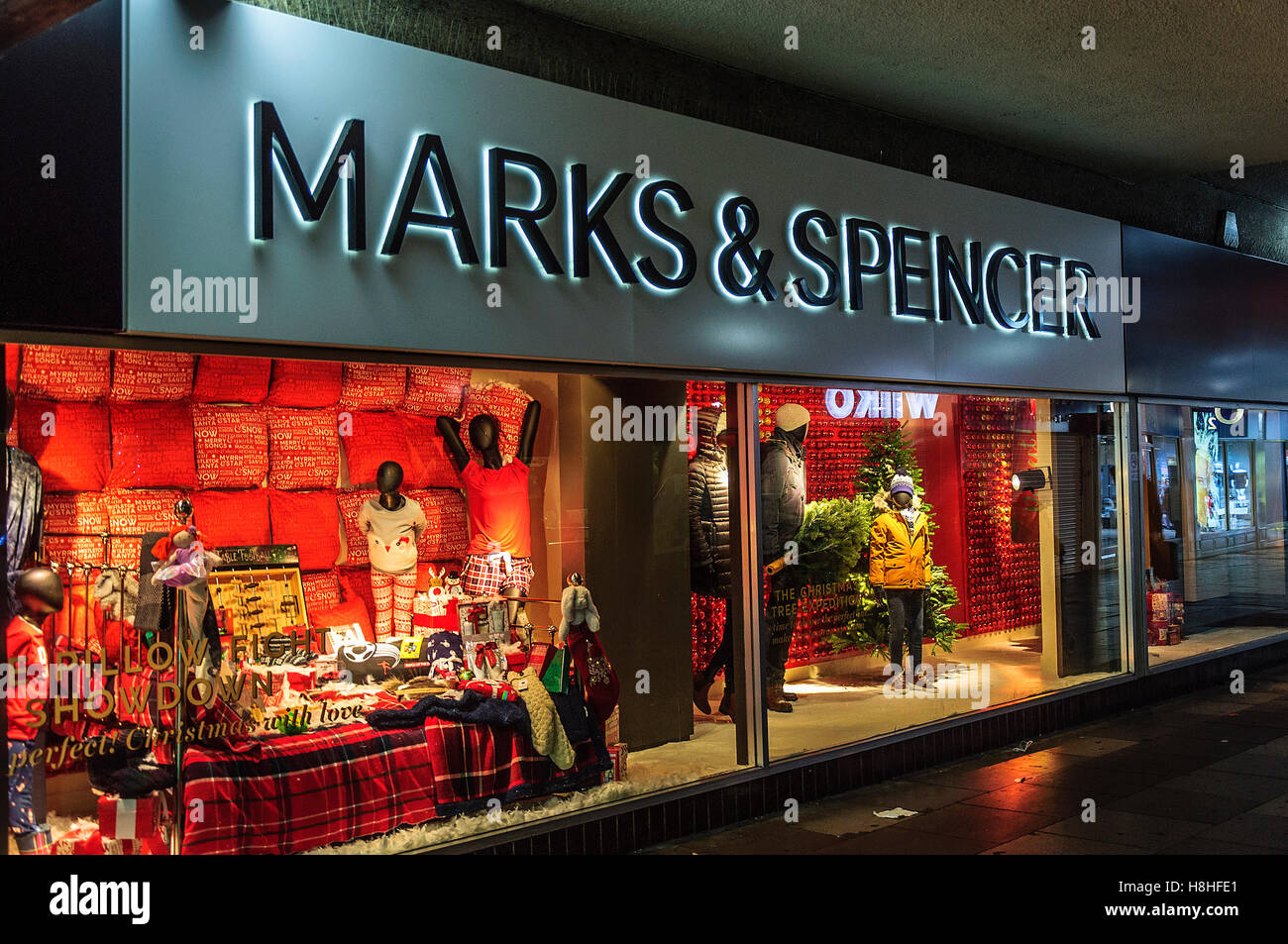 Shopping in southport hi-res stock photography and images - Alamy