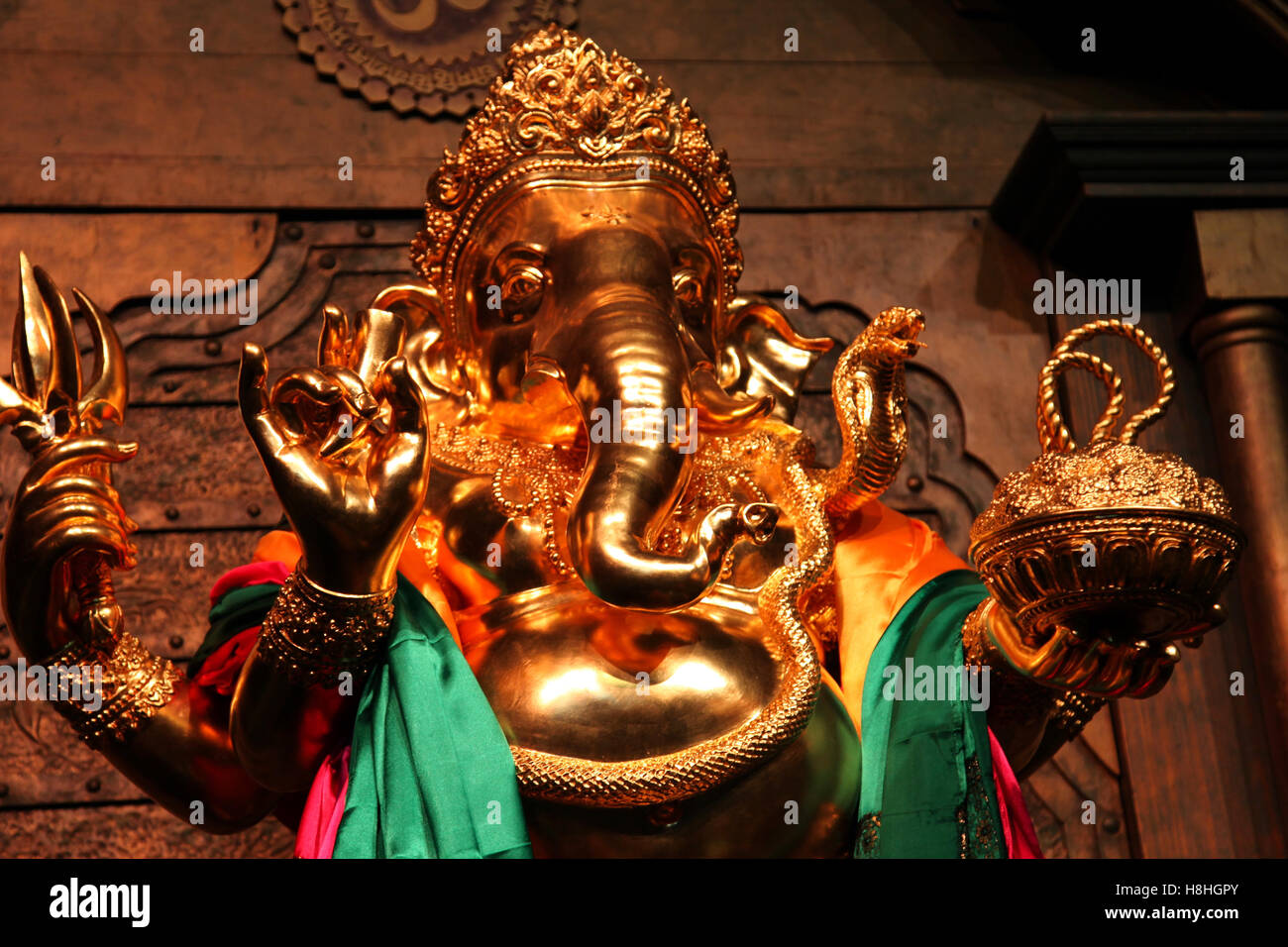 Sculpture, architecture and symbols of Buddhism, Thailand, South East ...