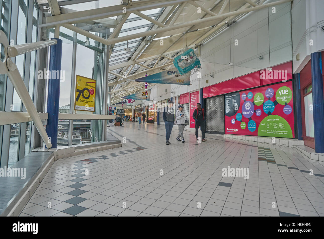 80s shopping centre, Hull Stock Photo - Alamy