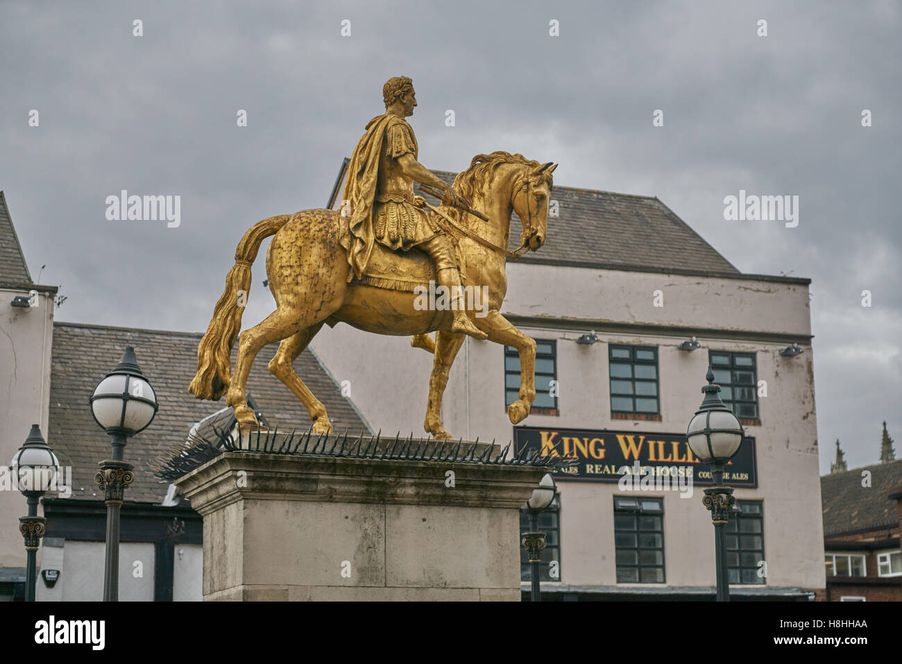 King william statue hi-res stock photography and images - Alamy