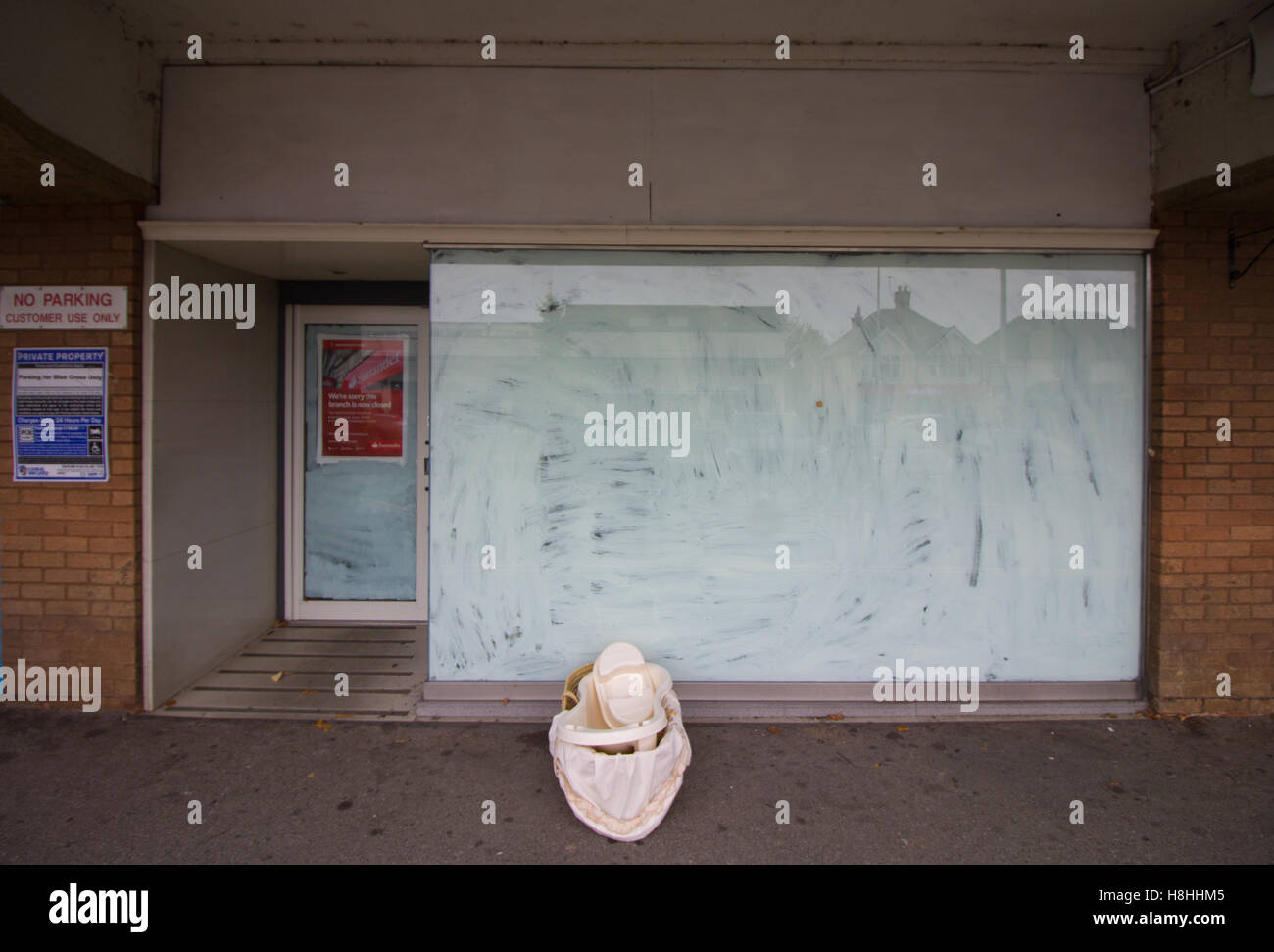 Empty shop hi-res stock photography and images - Alamy