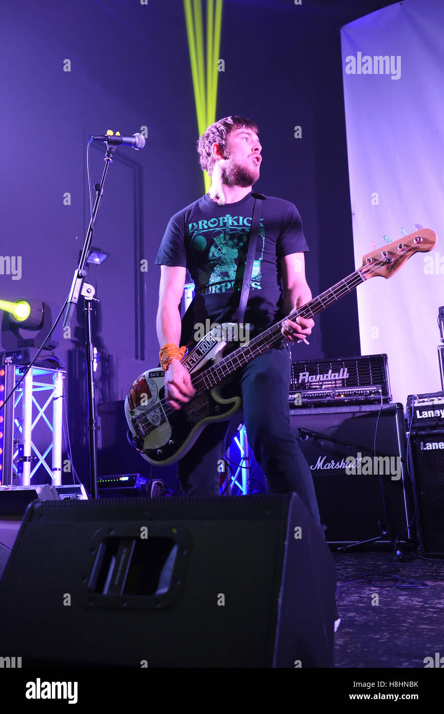 Bristol based Punk Rock Band Criminal Mind performed at Swindon Meca ...