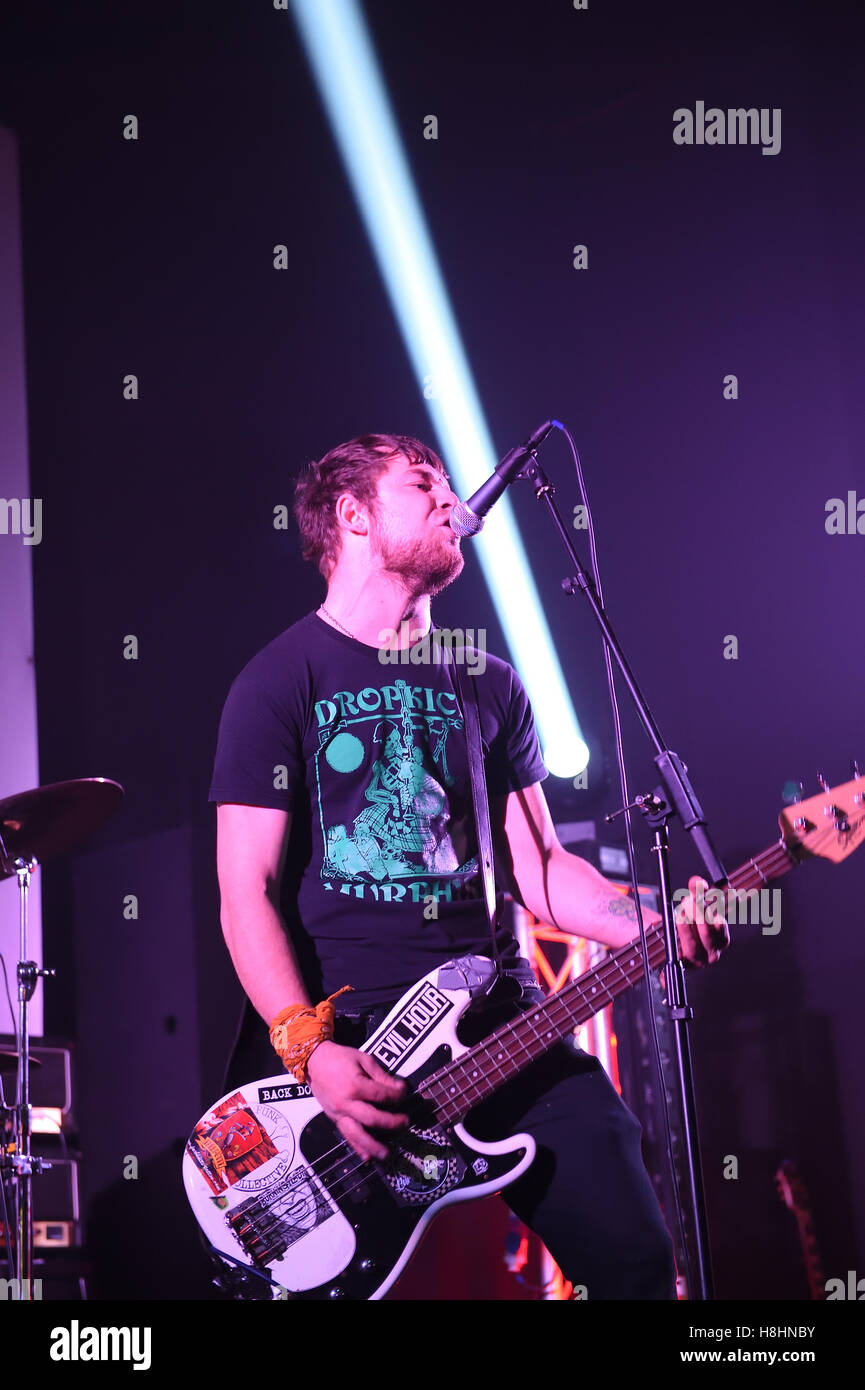 Bristol based Punk Rock Band Criminal Mind performed at Swindon Meca ...
