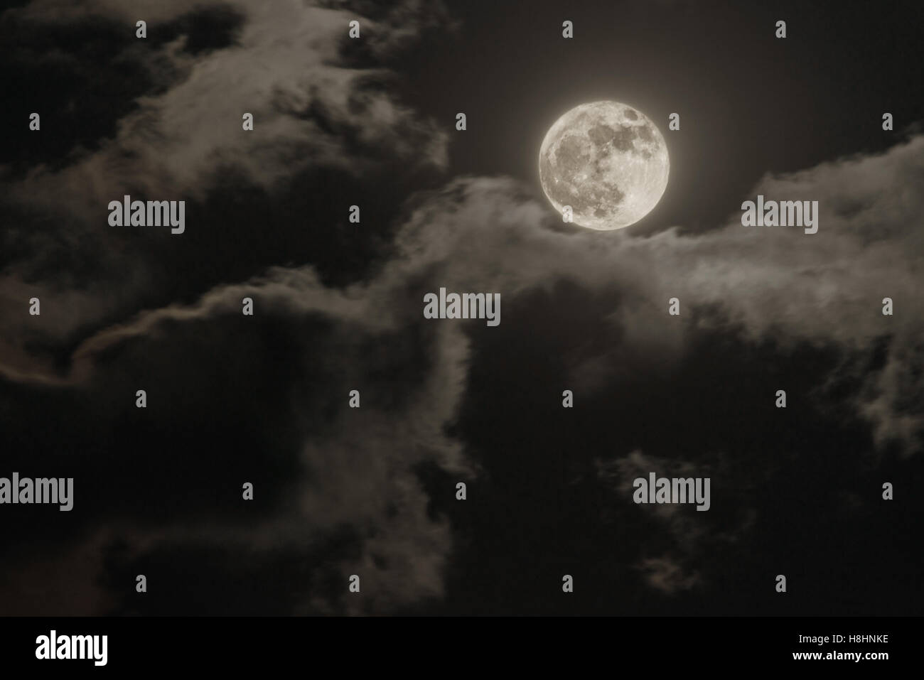 Full moon with clouds hi-res stock photography and images - Alamy