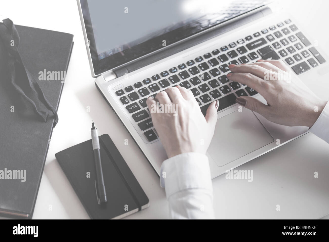 Girl typing laptop desk hi-res stock photography and images - Alamy