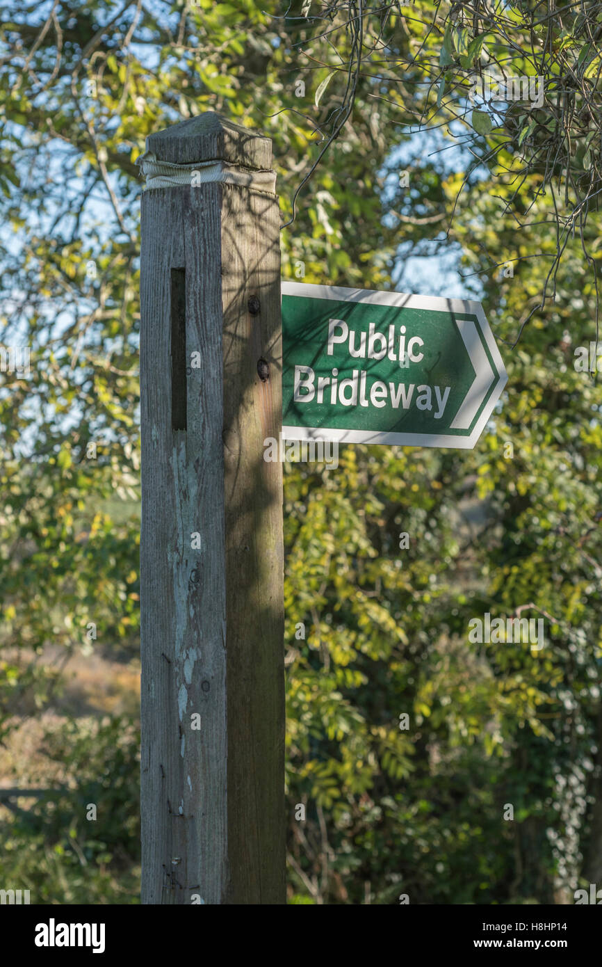 Horse bridleway sign uk hi-res stock photography and images - Alamy